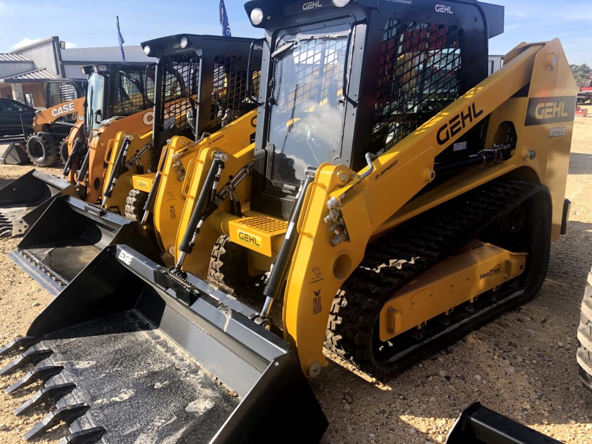 Your Compact Track Loader Dealer in Fort Worth - Hendershot Equipment